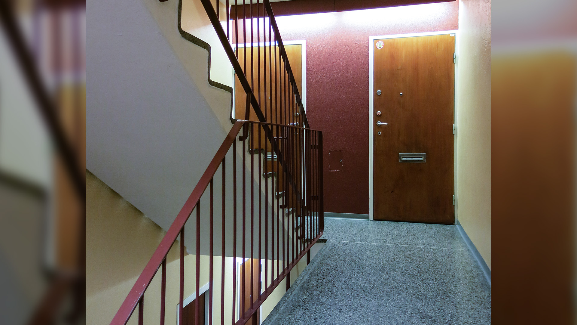 Brand i flerbostadshus - gå aldrig ut i ett rökfyllt trapphus ...